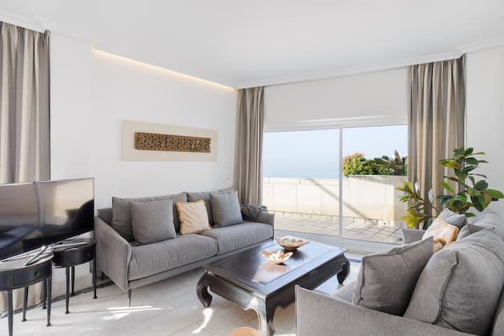 Stunning Beachfront Apartment In Central Marbella - Marbella