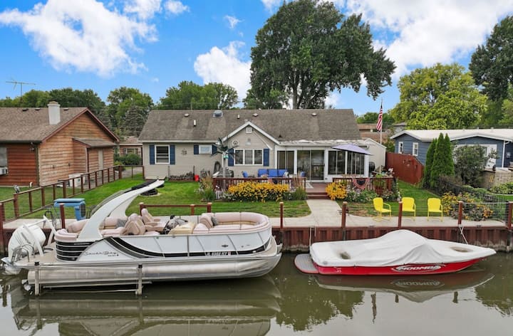 Harbor Home On The Lake - Fox Lake, IL