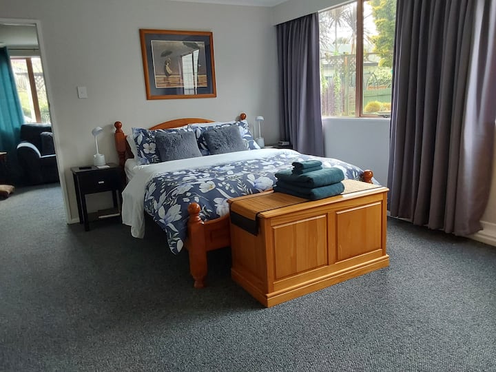 Cozy Hideaway, Near Golf Course, Beach & Cafes. - Waikanae