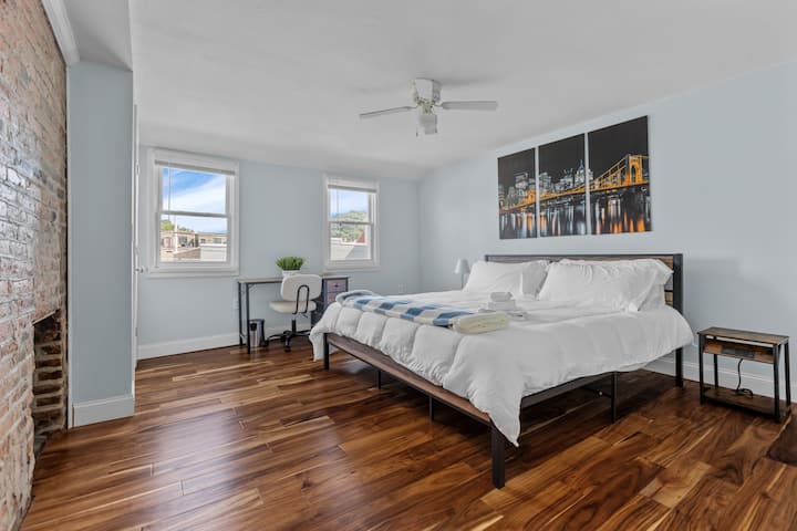Steel City Home (2 King Beds, Walk To Stadiums) - Pittsburgh, PA