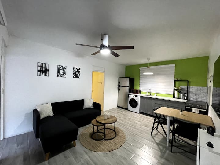 Stylish And Modern In Vineyard - Kingston, Jamaica