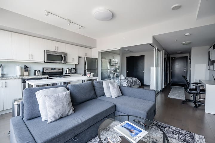 Stylish 1br Condo: Scenic City View & Free Parking - Toronto