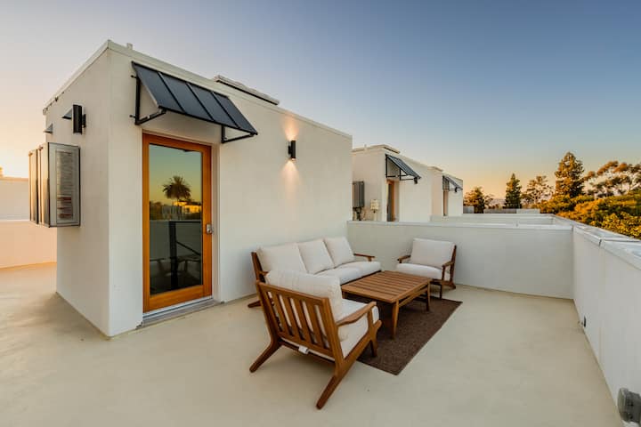 Modern 3bd 3.5ba Home, Rooftop, 2-car Garage - Beverly Hills, CA