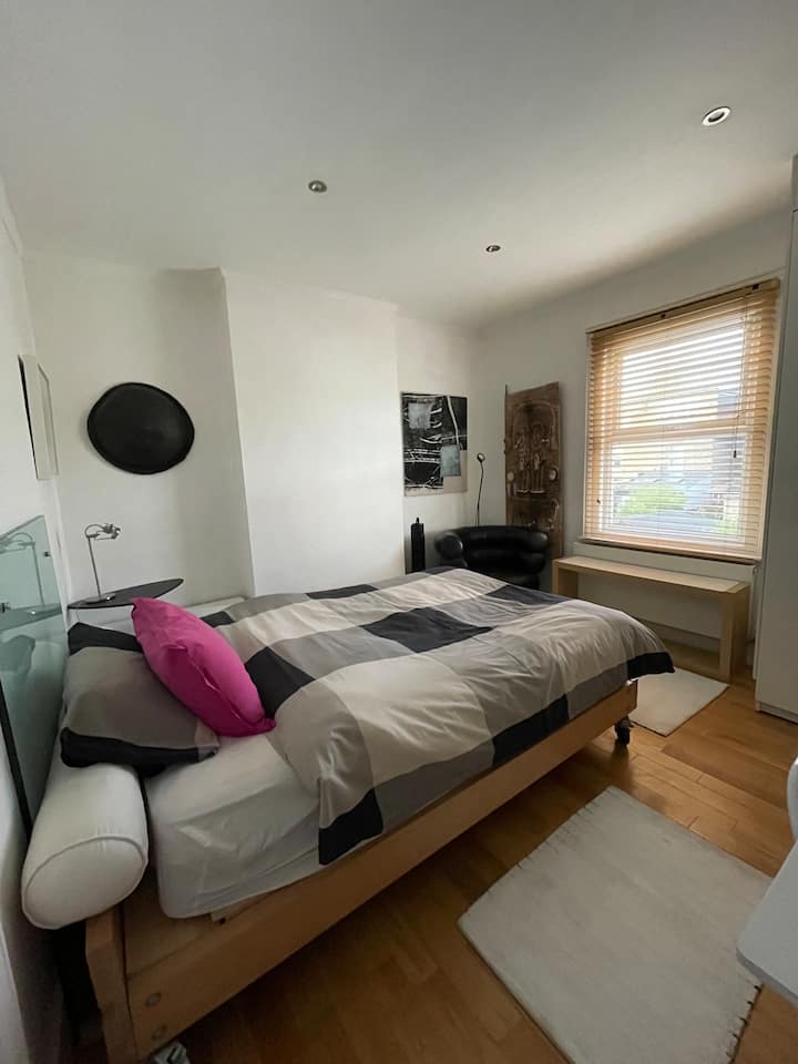 Lovely Double Bedroom - Kingston upon Thames
