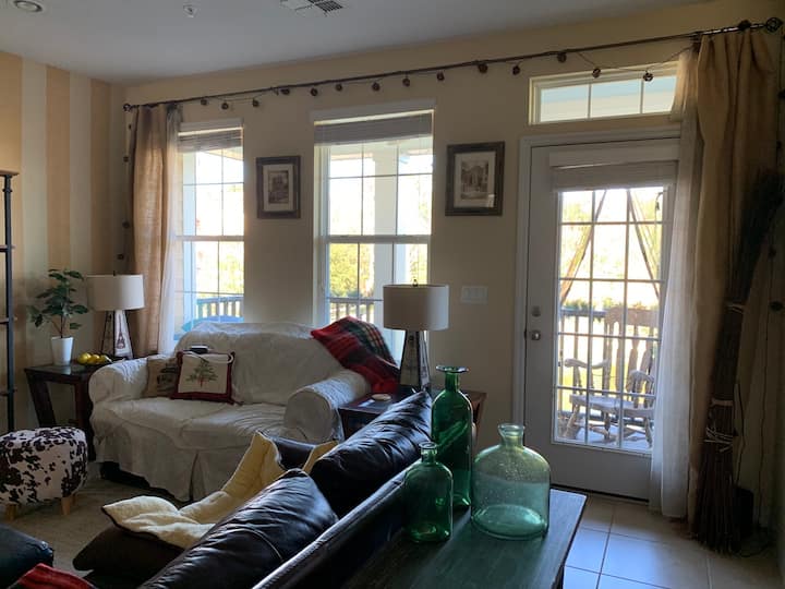 Gina's Two Story Town House - Oviedo, FL