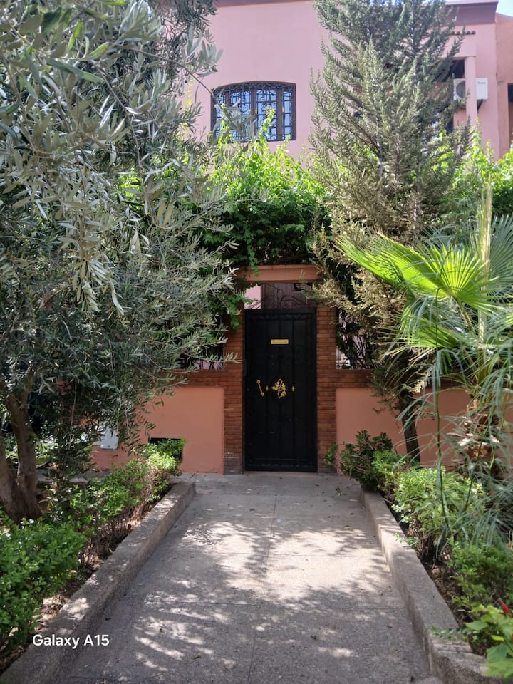 Bel Appartement Spacieux Et Central - Marrakech