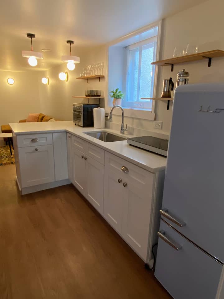 Modern Bungalow Apartment - Niles, IL