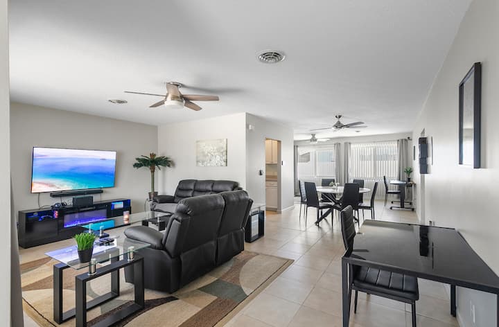 Spacious Modern Home In Paradise - Venice Beach, FL