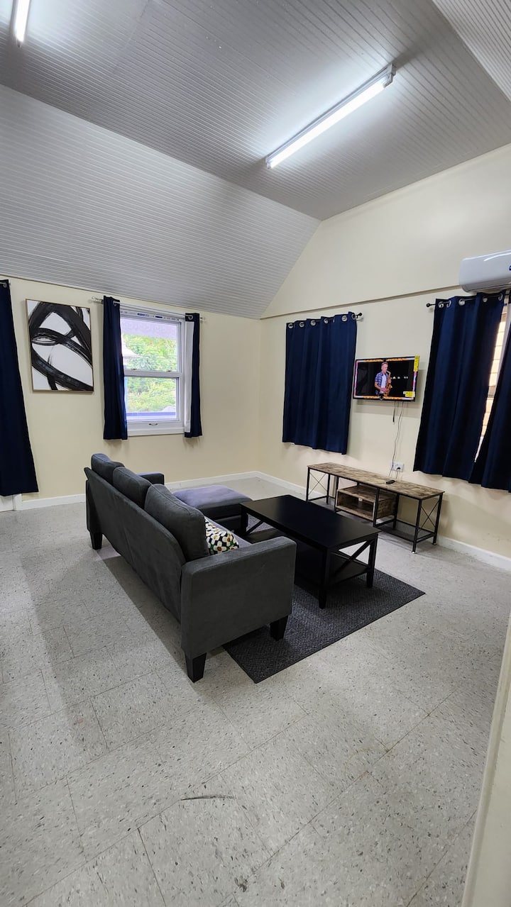 The City Escape - Central And Cozy - Roseau