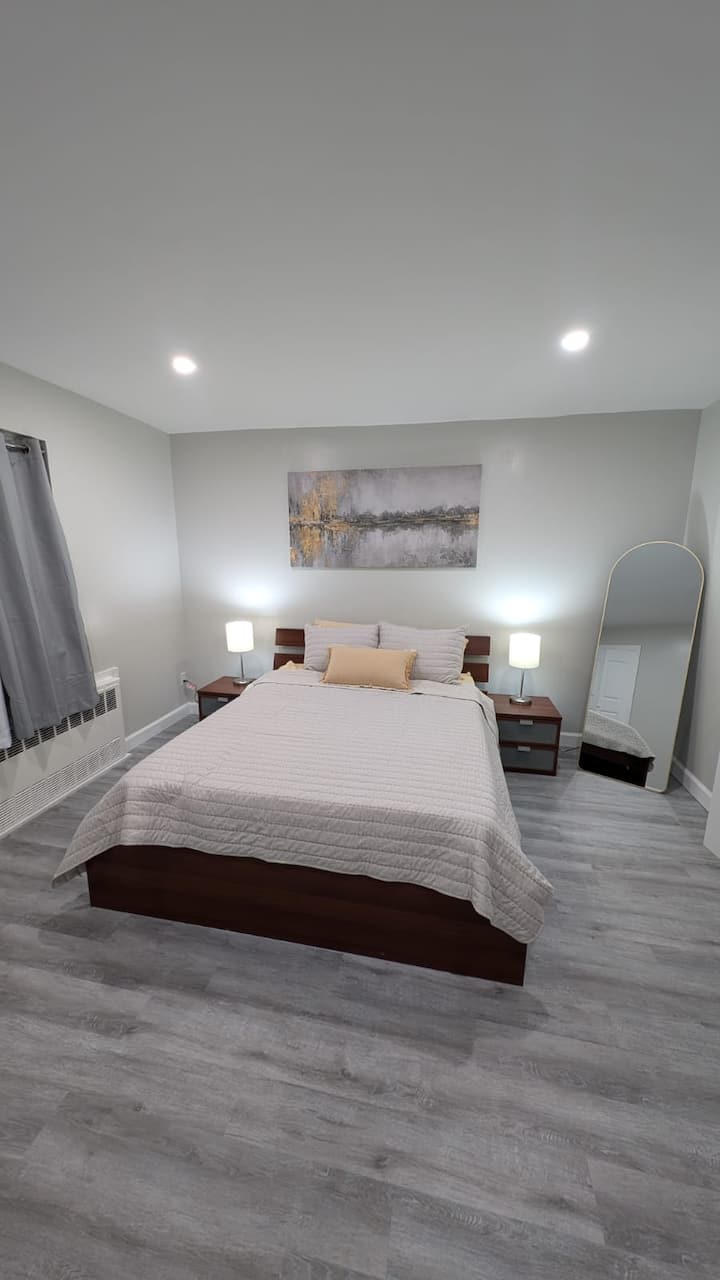 Cozy 2 Bedrms W/ Parking - Brooklyn, NY