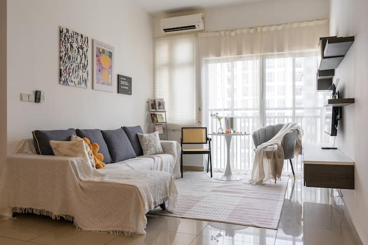 The White House - 3br @Meridin Bayvue - Punggol