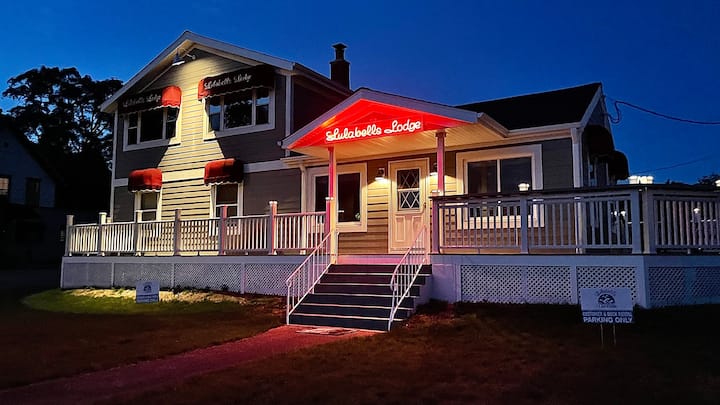 Newly Updated Lake Beulah Lodge - Big Bend, WI