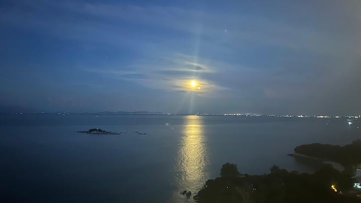 Maisie Rainbow Studio 2512 Seaview & Beachfront - Batu Ferringhi