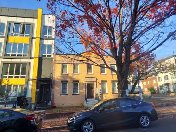 Entire Unit On 2nd Floor 2b2b, H Street Corridor - Washington, DC