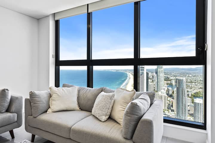 Luxury Modern 3 Bedroom Apartment With Ocean View - Surfers Paradise