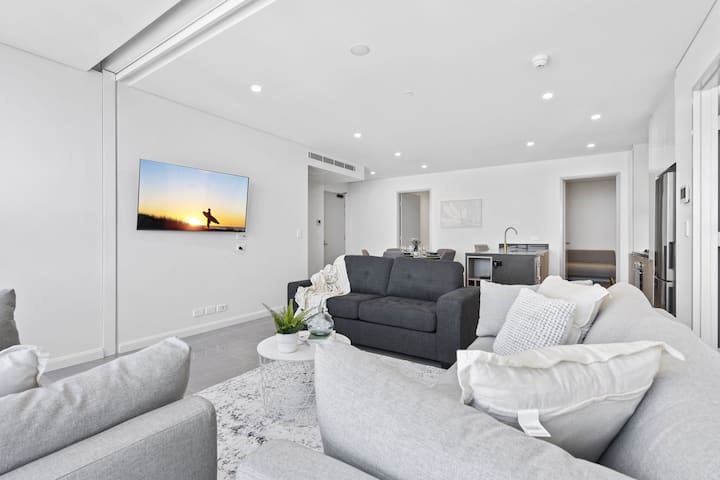 Modern Luxury 3 Bedroom Apartment With Ocean View - Surfers Paradise