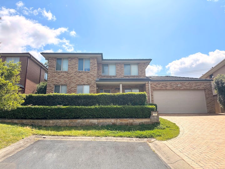 4 Bed, 3 Bath House  - Perfect Space For Family - Hornsby