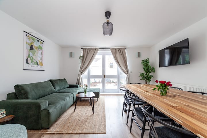 Beautiful Stratford House W/ Parking - Sleeps 8 - Ilford