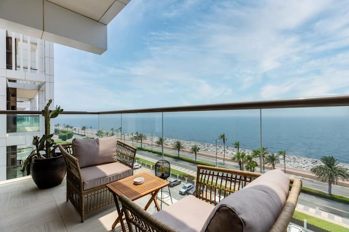 Premium Seaside Retreat With Private Beach - Dubai