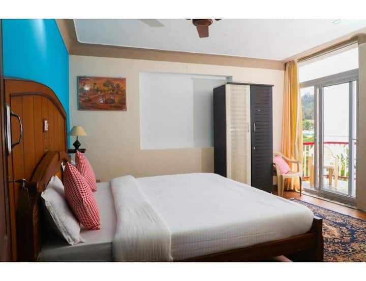 Serene Guesthouse With Scenic Balcony - クヌール