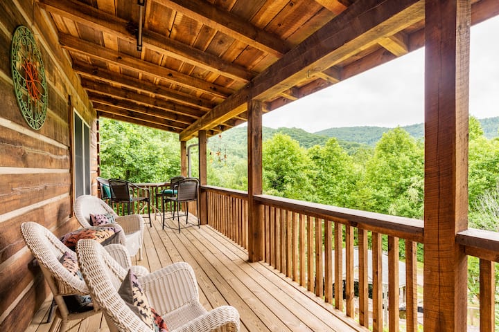Cozy Asheville Mountain View Cabin W/ Fireplace! - Swannanoa, NC