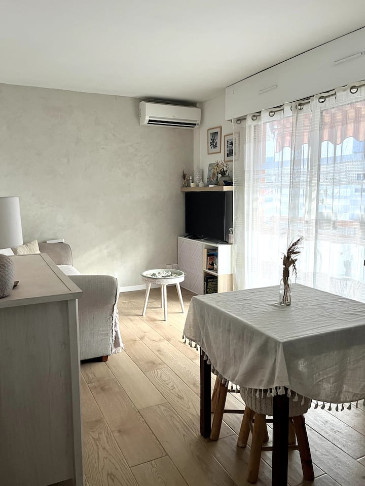 Studio Avec Coin Chambre - La Gaude