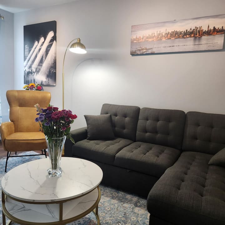 Close To Everything! - Fort Lee