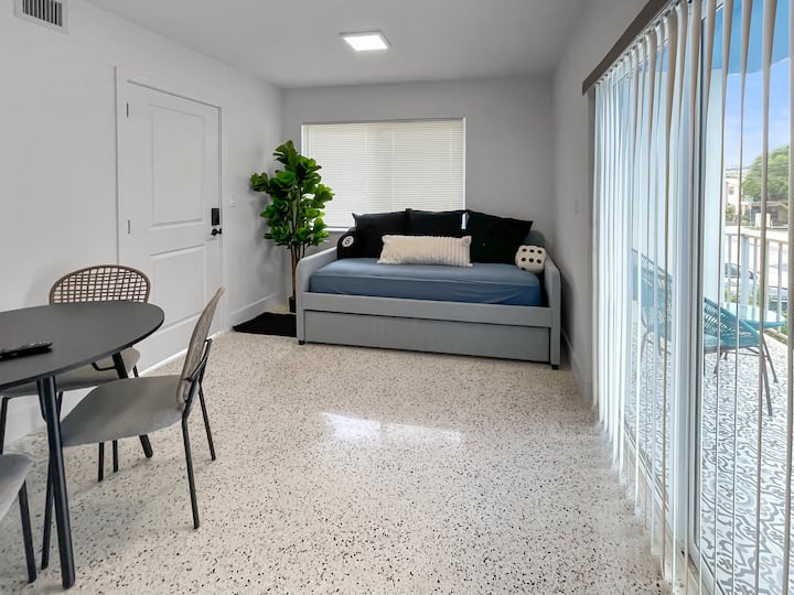 Newly Remodeled Full Apartment - Miami, FL