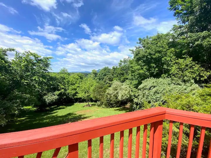 The Firefly Lodge At Shenandoah
Hot Tub~ View~pets - Luray, VA