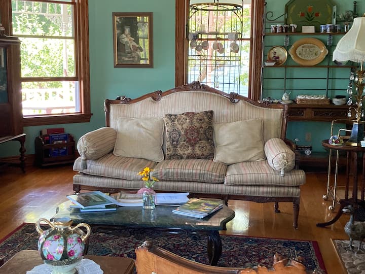 Queen Anne - Waters Edge Retreat - Kelleys Island, OH