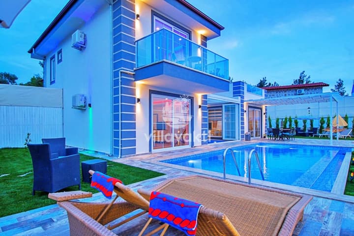 Kalkanda öZel Havuzlu Villa - Aklar