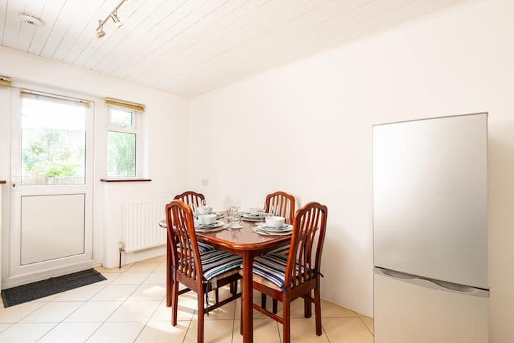 Spacious King Room For Two | Long Stays - Ruislip