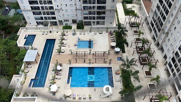 Apê 600m Da Praia C/ Ar-cond. Em Condominio Clube - Santos