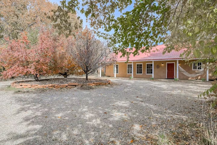 Taos Haus: Dog Friendly W/ Hot Tub - Taos, NM