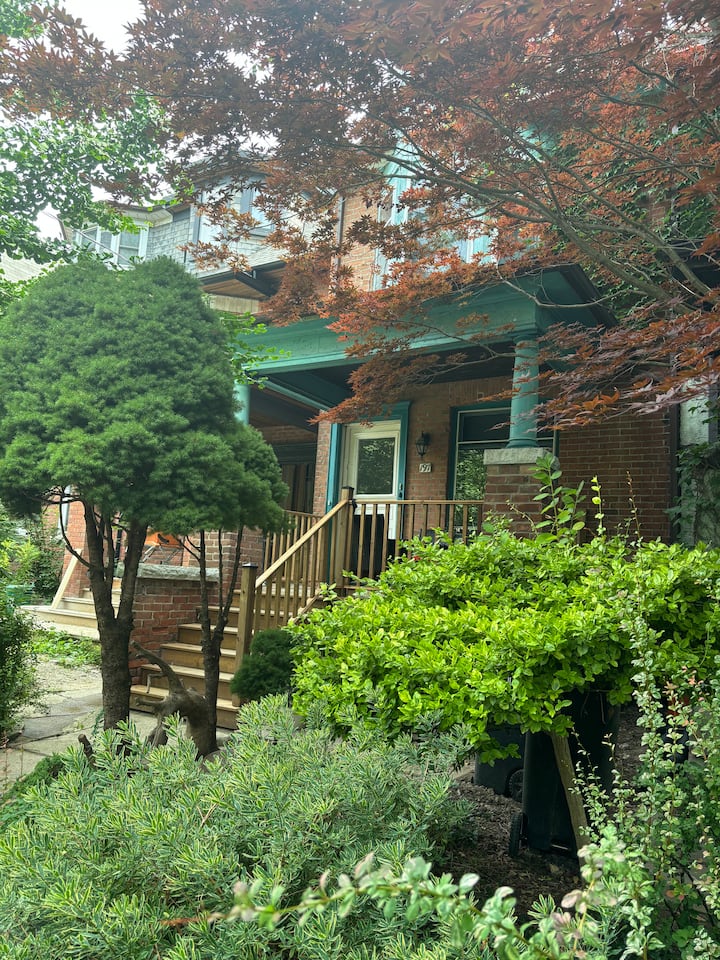 Annex Apartment In Edwardian Home - Toronto, ON