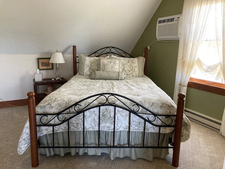 Cozy Hideaway - Waters Edge - Kelleys Island, OH