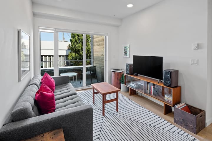 Chic And Central 1br With With Secure Parking - Victoria