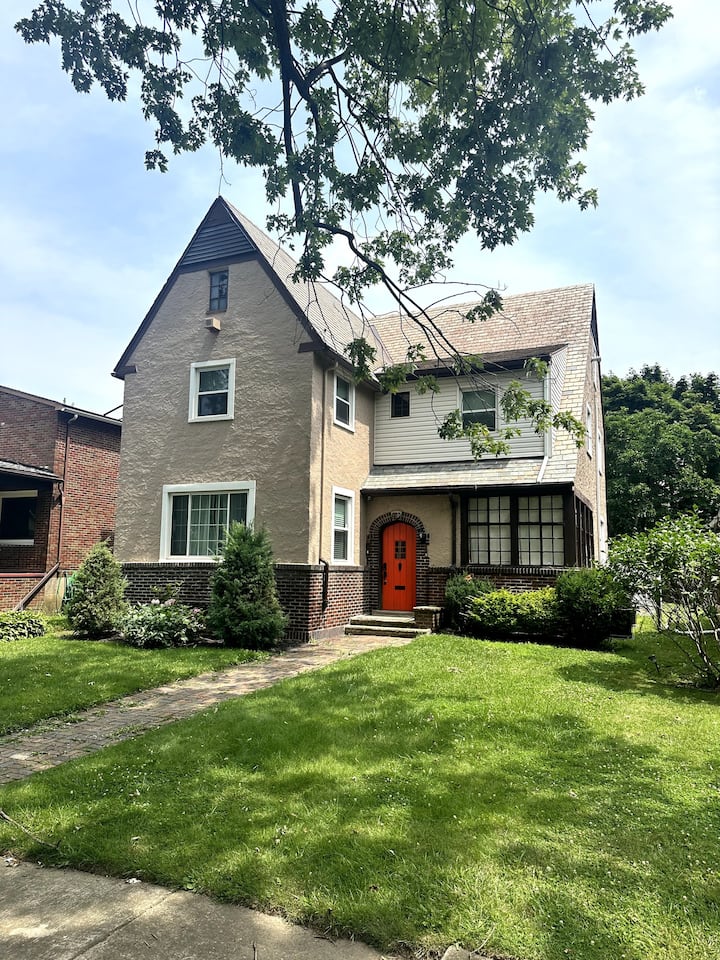 *Big Historic Home*a/c*parking* - Niagara Falls