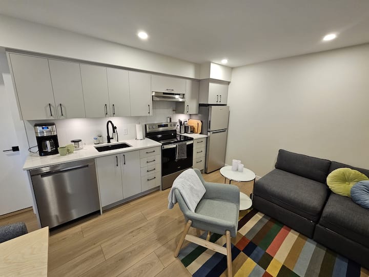 City Edge Retreat | Walk Dt | Wine, Lake Repeat - Penticton