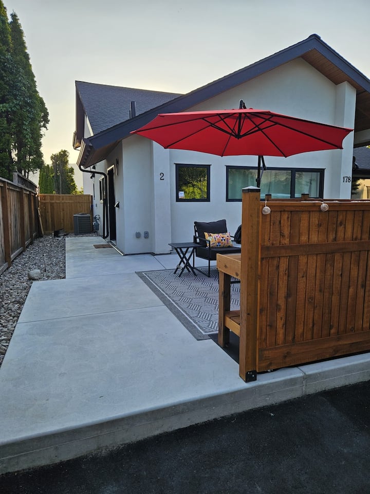 City Fringe Escape - Walk Downtown - Monthly Avail - Penticton