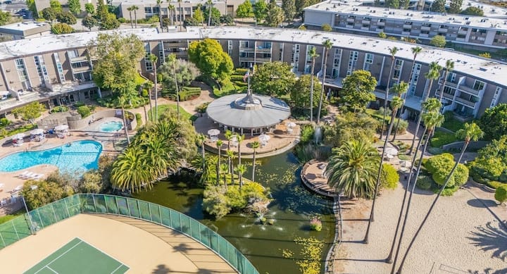 Luxury Living By The Beach - W/d And Parking - San Diego, CA