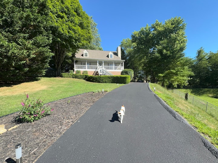 Cape Cod At Christiansburg - Blacksburg