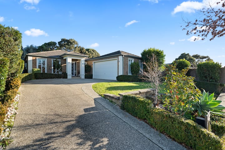 Spacious 4br House With Cinema, Spa & Fireplaces - Clyde North