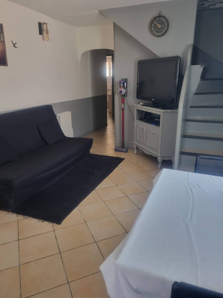 Rez-de-chaussée De Maison - Salon-de-Provence