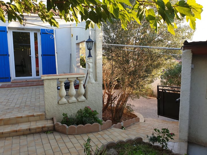 Rez-de-chaussée De Maison - Salon-de-Provence