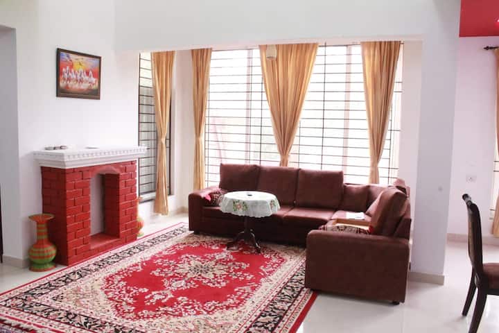 Private Room In A Villa With Mountain View - Coonoor