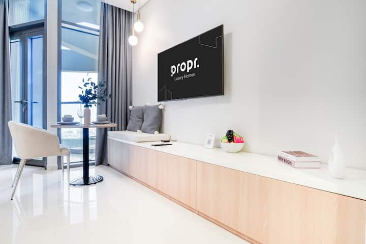 Sky-high Studio W/ Pool & Panoramic Views - Dubai