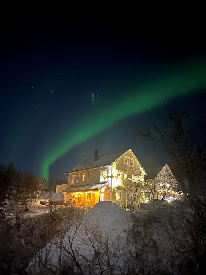 Moderne Leilighet Ved Naturen Med Parkering -