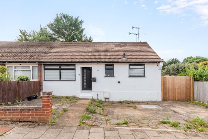 2 Bed Bungalow - Bromley