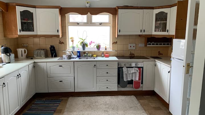 Coachford Main Street - Twin Bed - Macroom